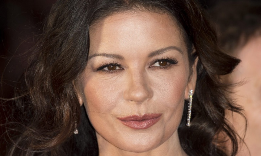 Catherine Zeta Jones luce irreconocible y se abre la polémica - La Tecla